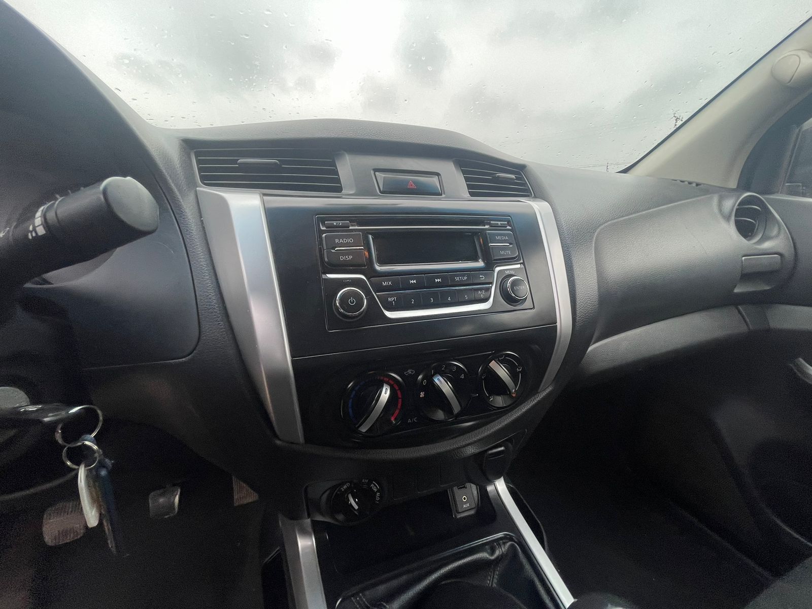 Nissan NP300 Doble Cabina 4X4 109.820 2017 2.3cc Rojo Diesel Mecánica ...