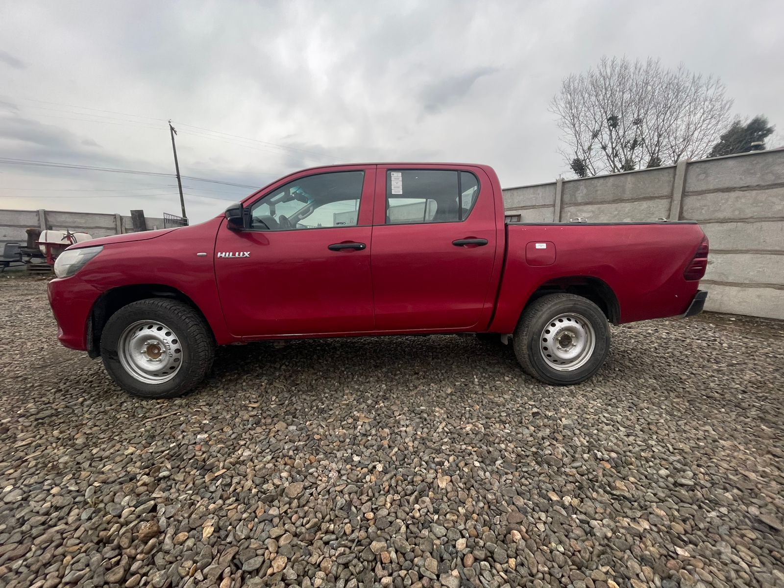 Toyota Hilux Doble Cabina DX 4X2 82.596 2019 2.4CC Rojo Diesel Mecánica ...