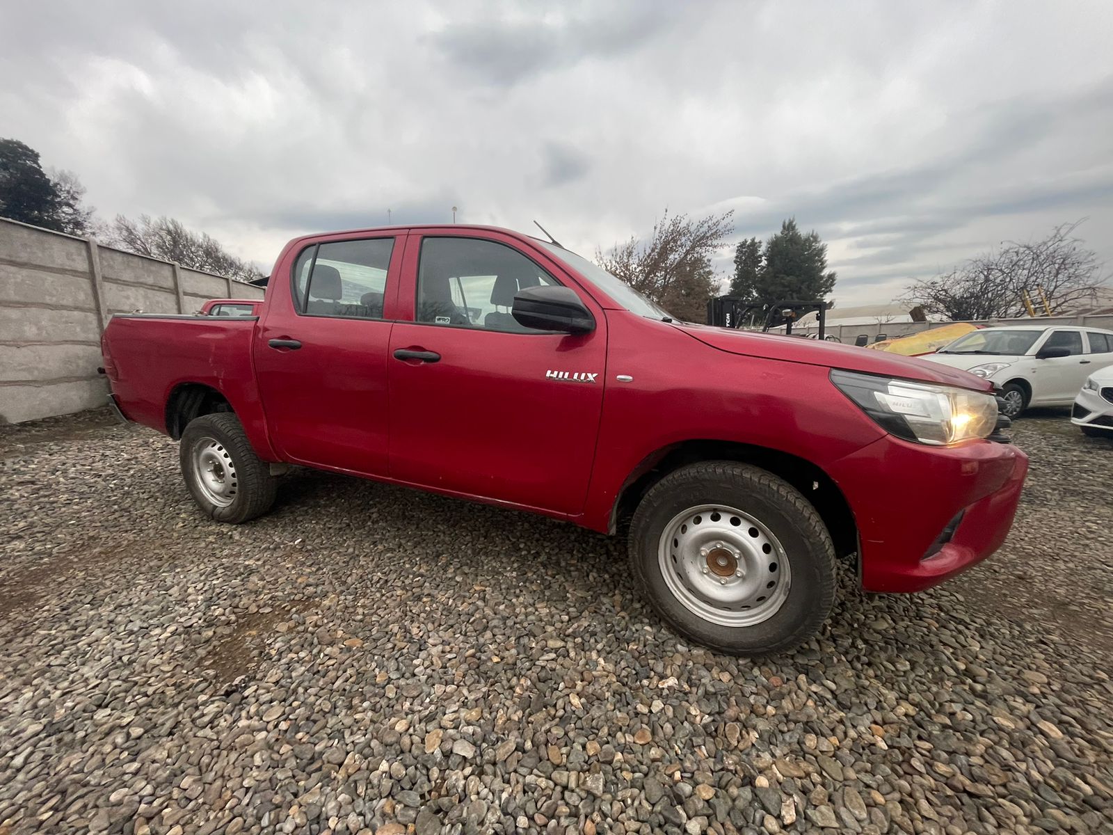 Toyota Hilux Doble Cabina DX 4X2 82.596 2019 2.4CC Rojo Diesel Mecánica ...